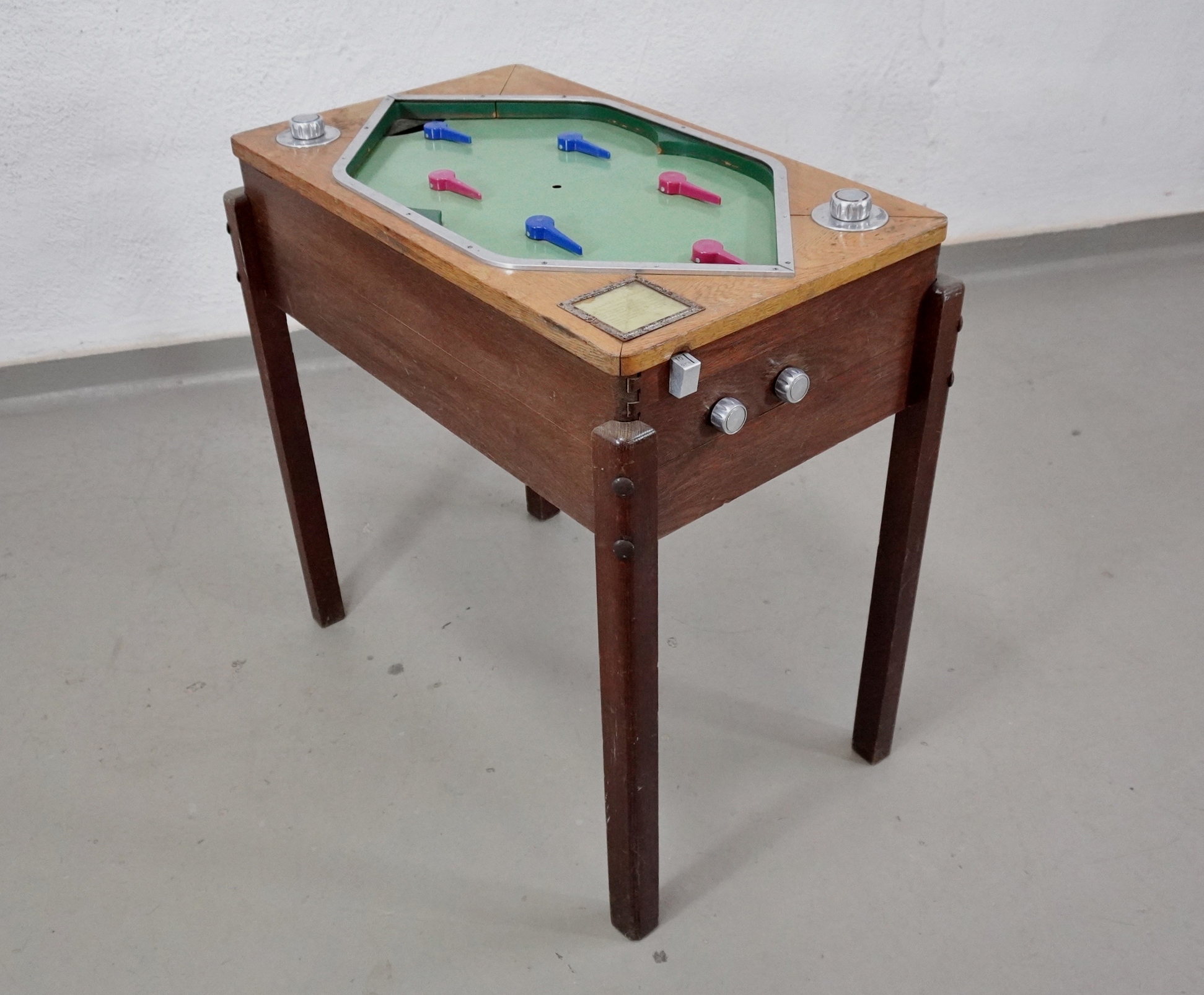 Kulspel, för 10-öringar, trä / metall | Auktion